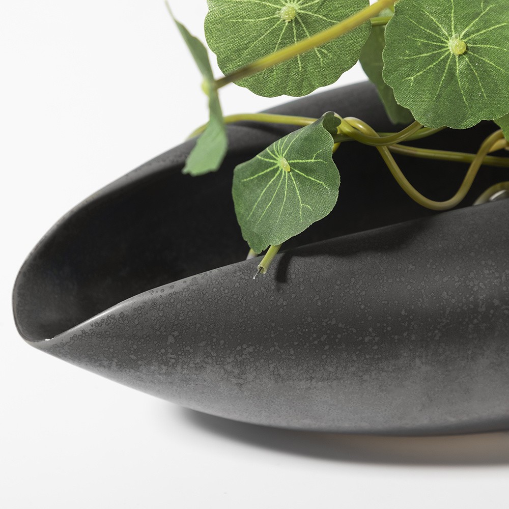 Buy Unique Short Black Table Vase Modern Decorative Metal Flower Vase ...