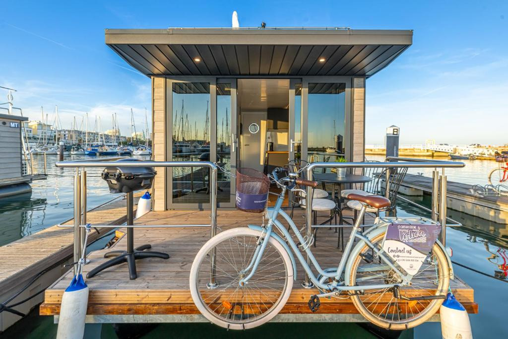 Buy Yuanmeng Solar Houseboat House Boat Pontoon Houseboat Floating ...