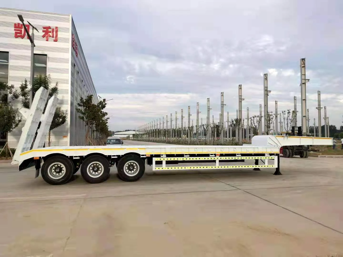 Buy Three Axles Low Bed Semi Trailer-50ton Low Bed Flatbed Trailer 3 ...