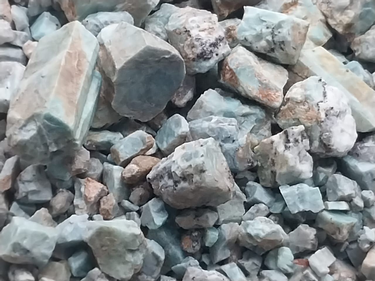 Buy Industrial Quartz, Beryllium, Calcium And Sodium Bentonite ...