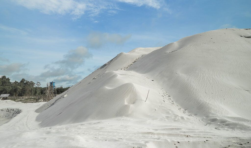 Buy Silica Sand / Quartz Sand from Indoalam Mineral Persada, Indonesia ...
