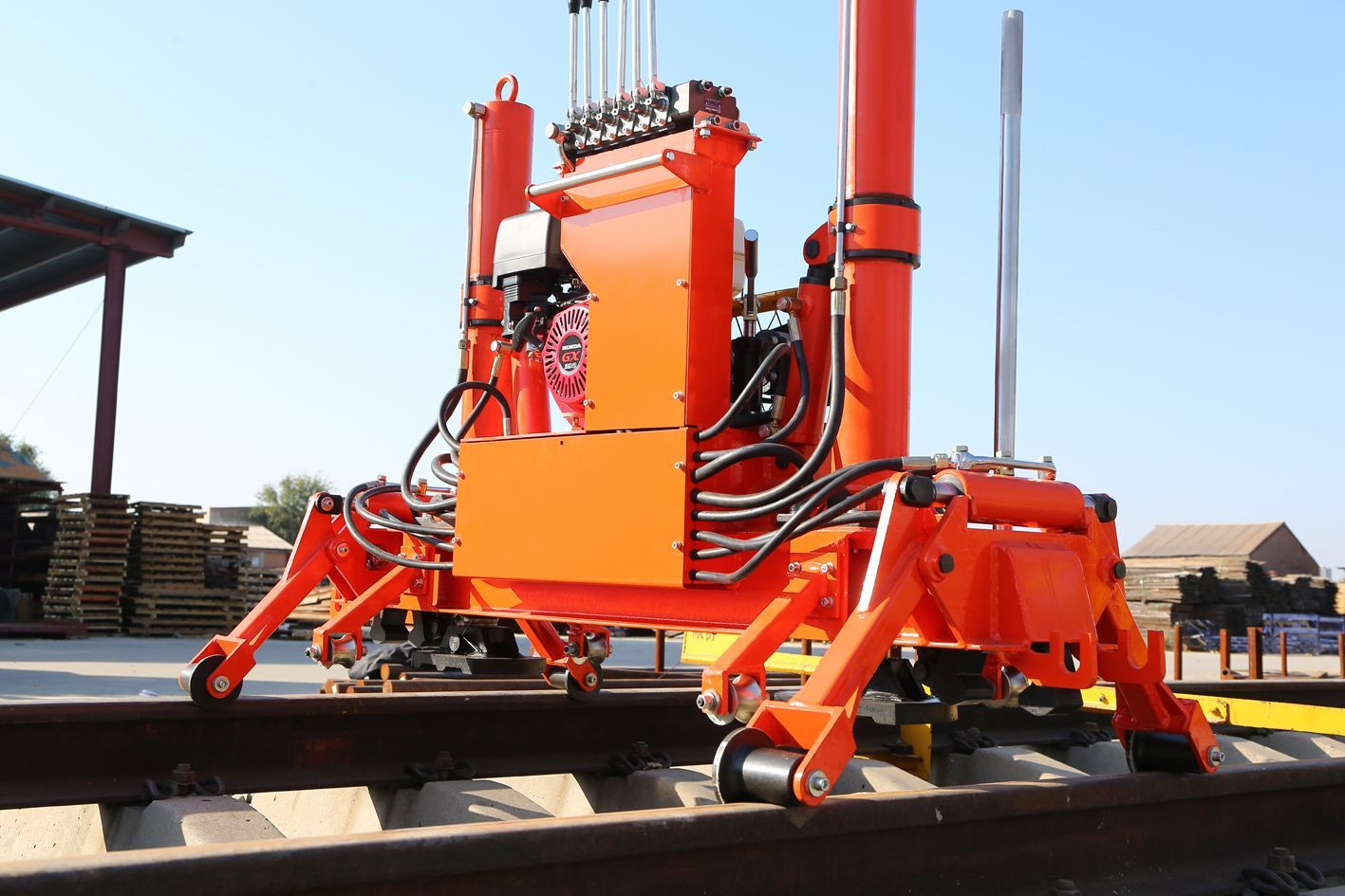 Buy Hydraulic Rail Lifting And Lining Machine from Wuhan Lianke Ruiji ...