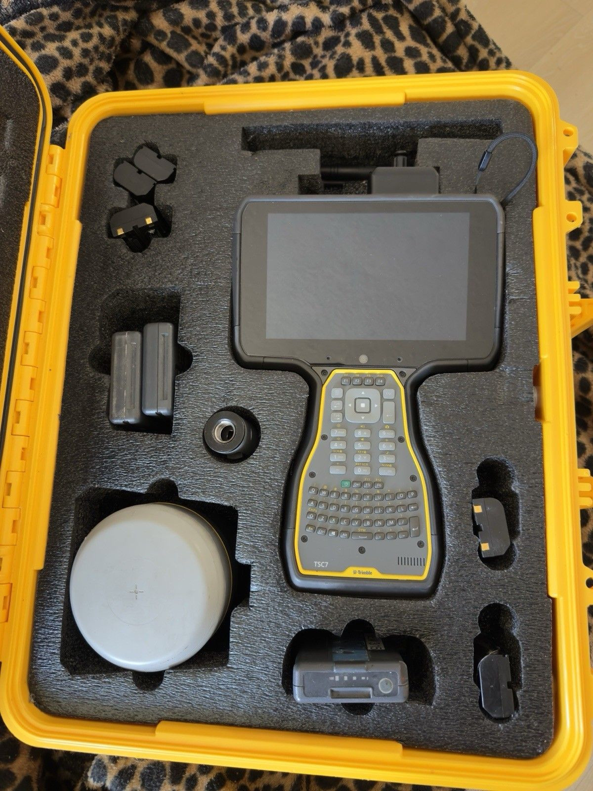 Buy Used Trimble Tsc7,trimble R12i And Vivax Metrotech Vloc3-pro ...