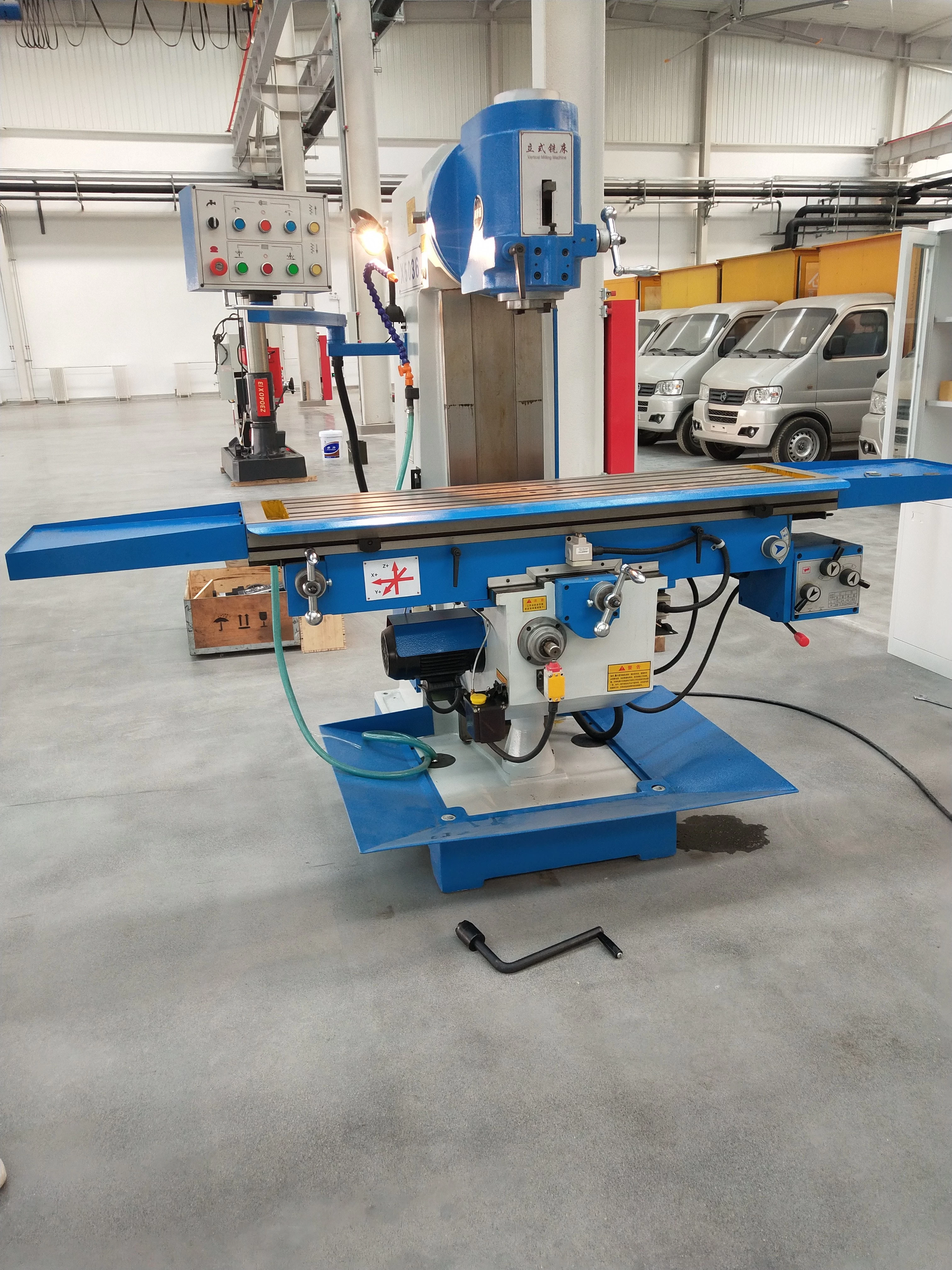 Buy Universal Manual Heavy Duty Large Vertical Knee Type Milling ...