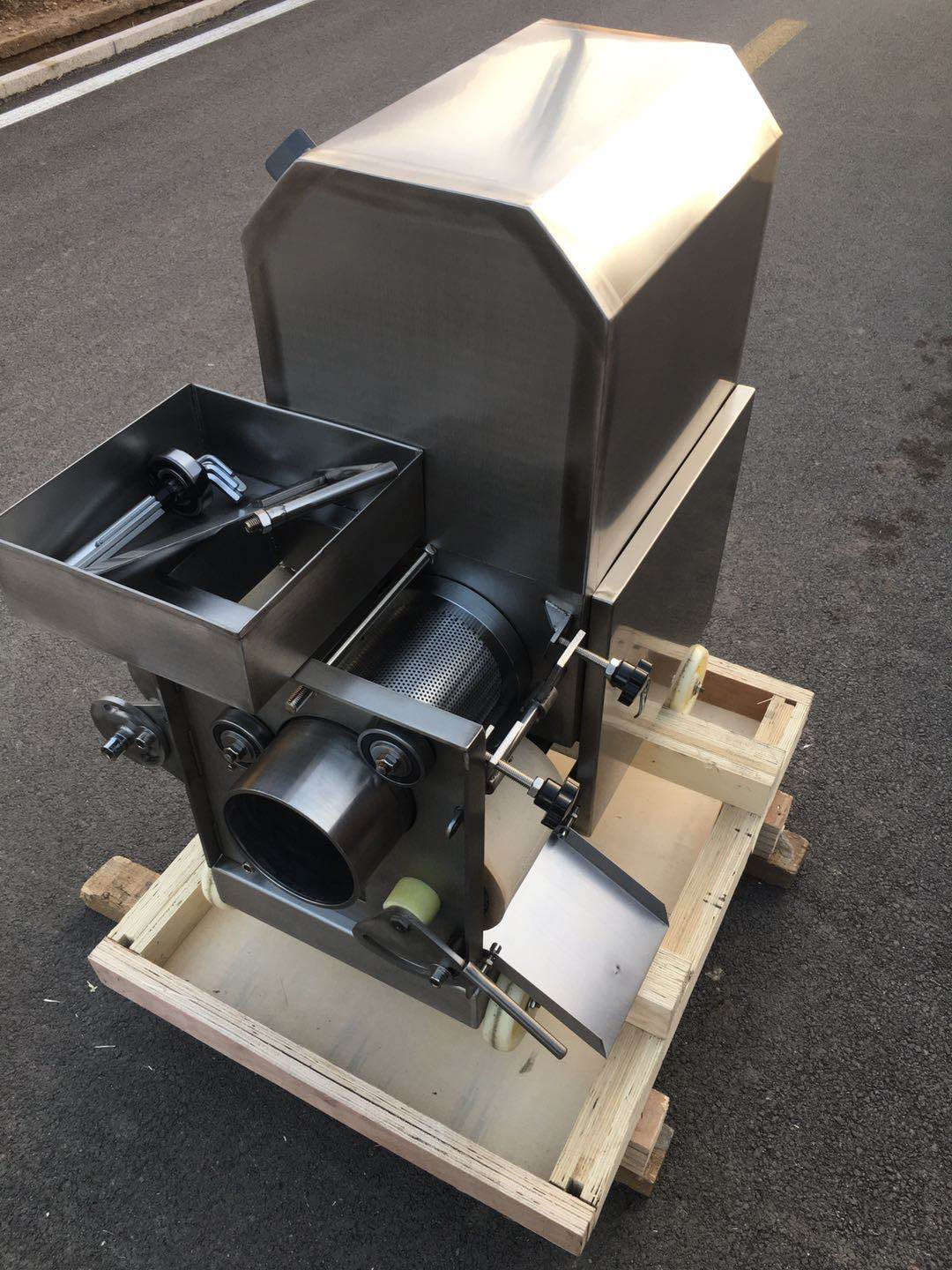 Buy Automatic Fish Meat Bone Separator/automatic Fish Deboner/fish ...