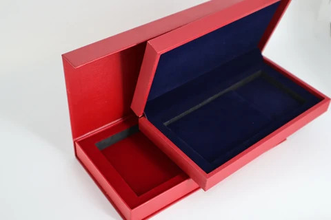 Buy Custom Cardboard Packaging Magnet Closure Vip Card Gift Box Gold ...