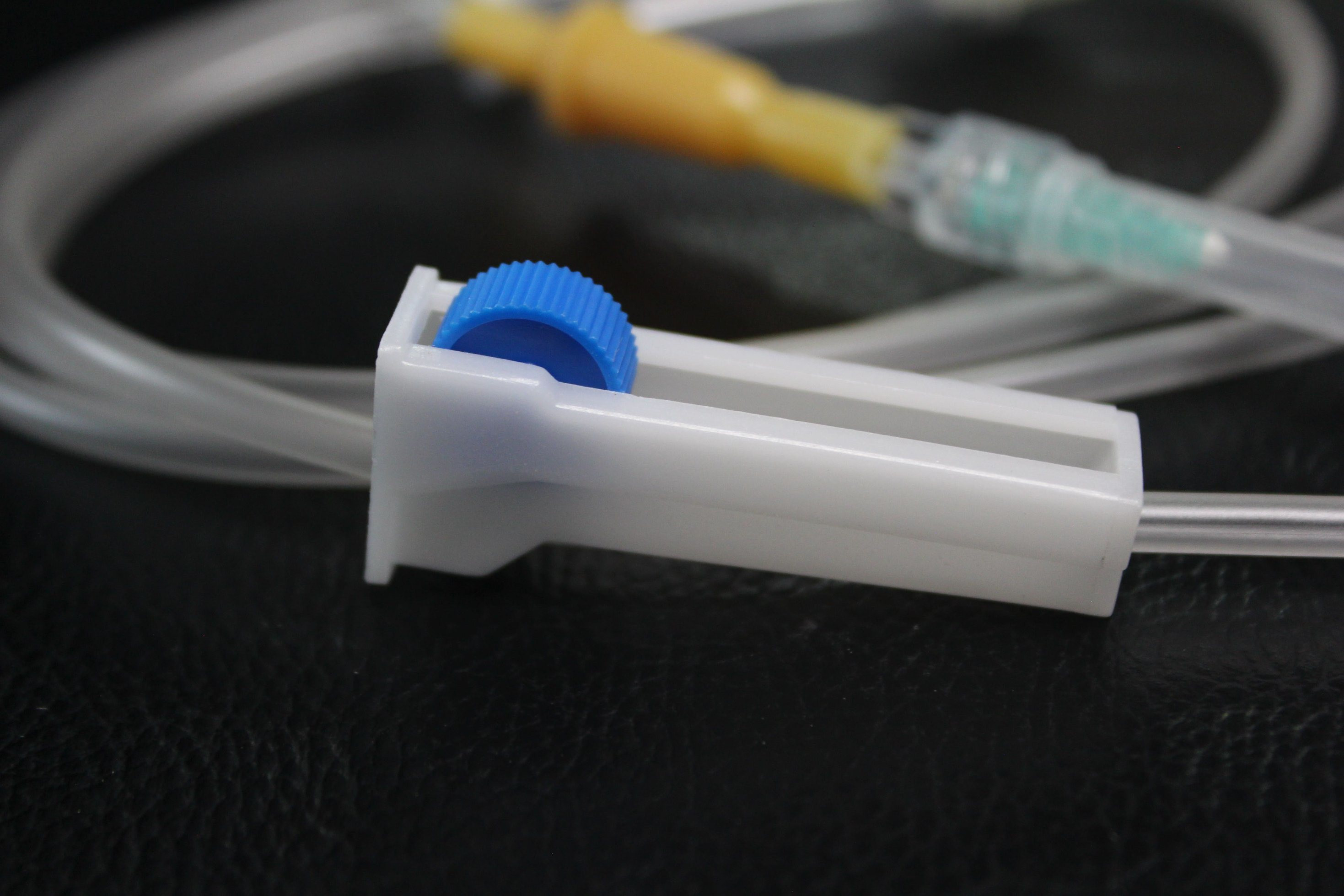 Buy Sterilized Medical Iv Infusion Giving Set With Needles from Anji ...