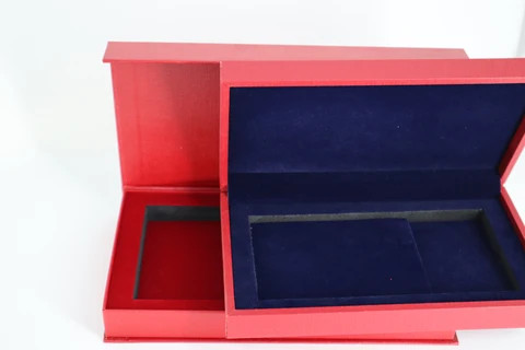 Buy Custom Cardboard Packaging Magnet Closure Vip Card Gift Box Gold ...