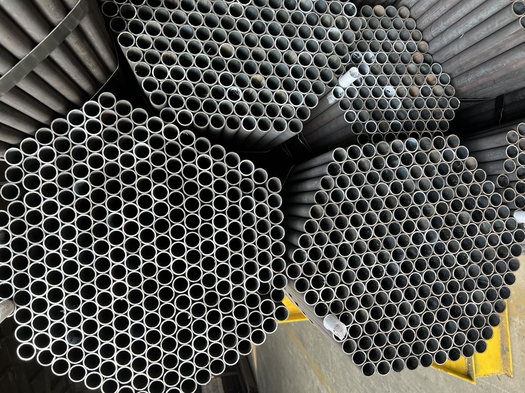 Buy Seamless Carbon Steel Pipe For High Temperature Service from ...