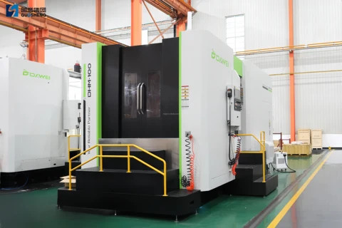 Buy Dhm100 Cnc Horizontal Metal Milling Machining Center With Strong Structure from Nantong ...