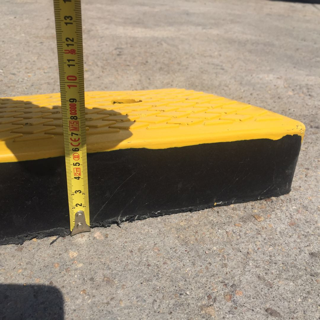 Buy Triangle Shape Pedestrian Kerb Ramp Rubber Road Slope from Taizhou ...