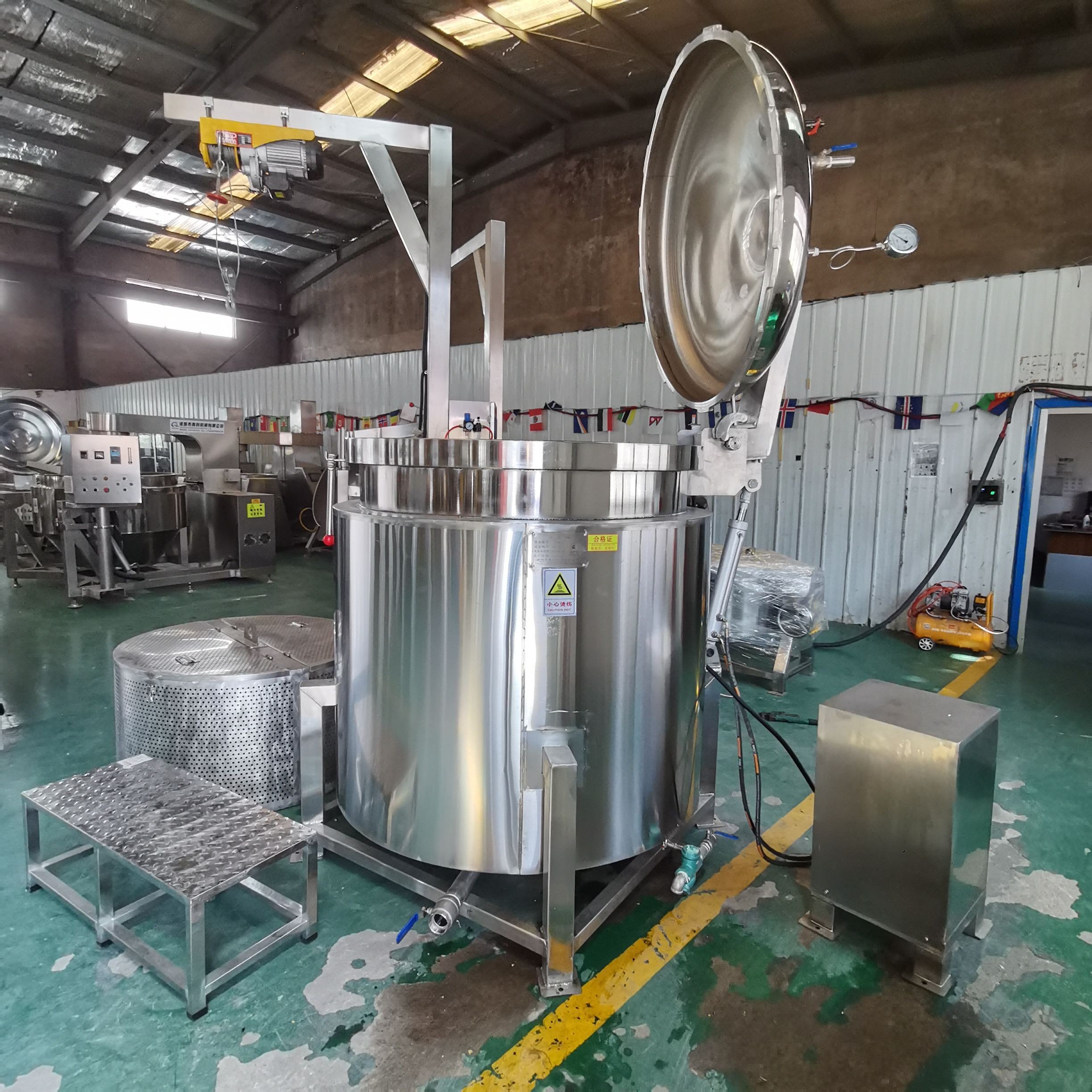 Buy Food Industrial Pressure Steam Cooking Kettle With Basket And Crane ...
