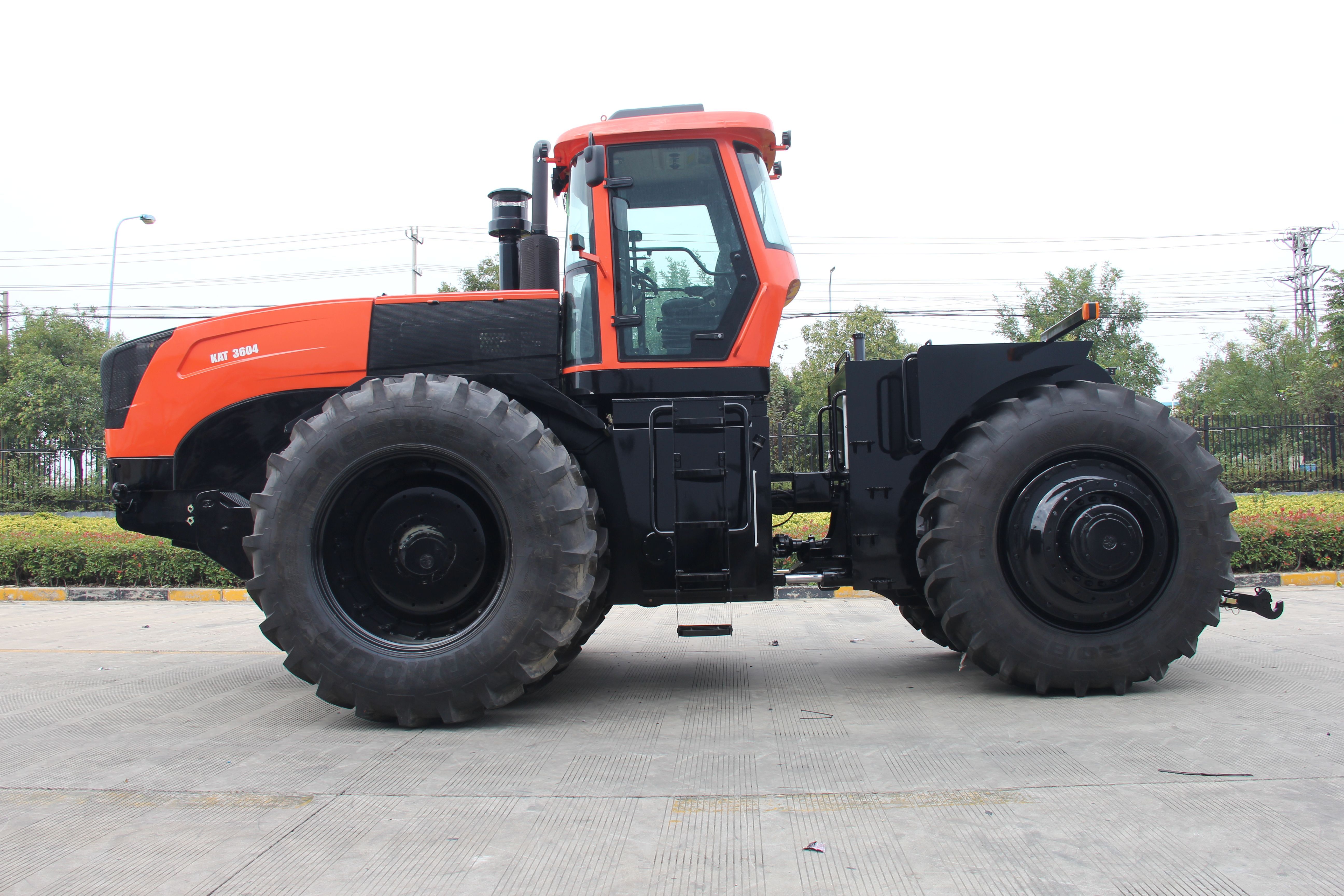 Buy 360hp Wheeled Farm Tractor from NINGBO JUHONGTONG SUPPLY CHAIN CO ...