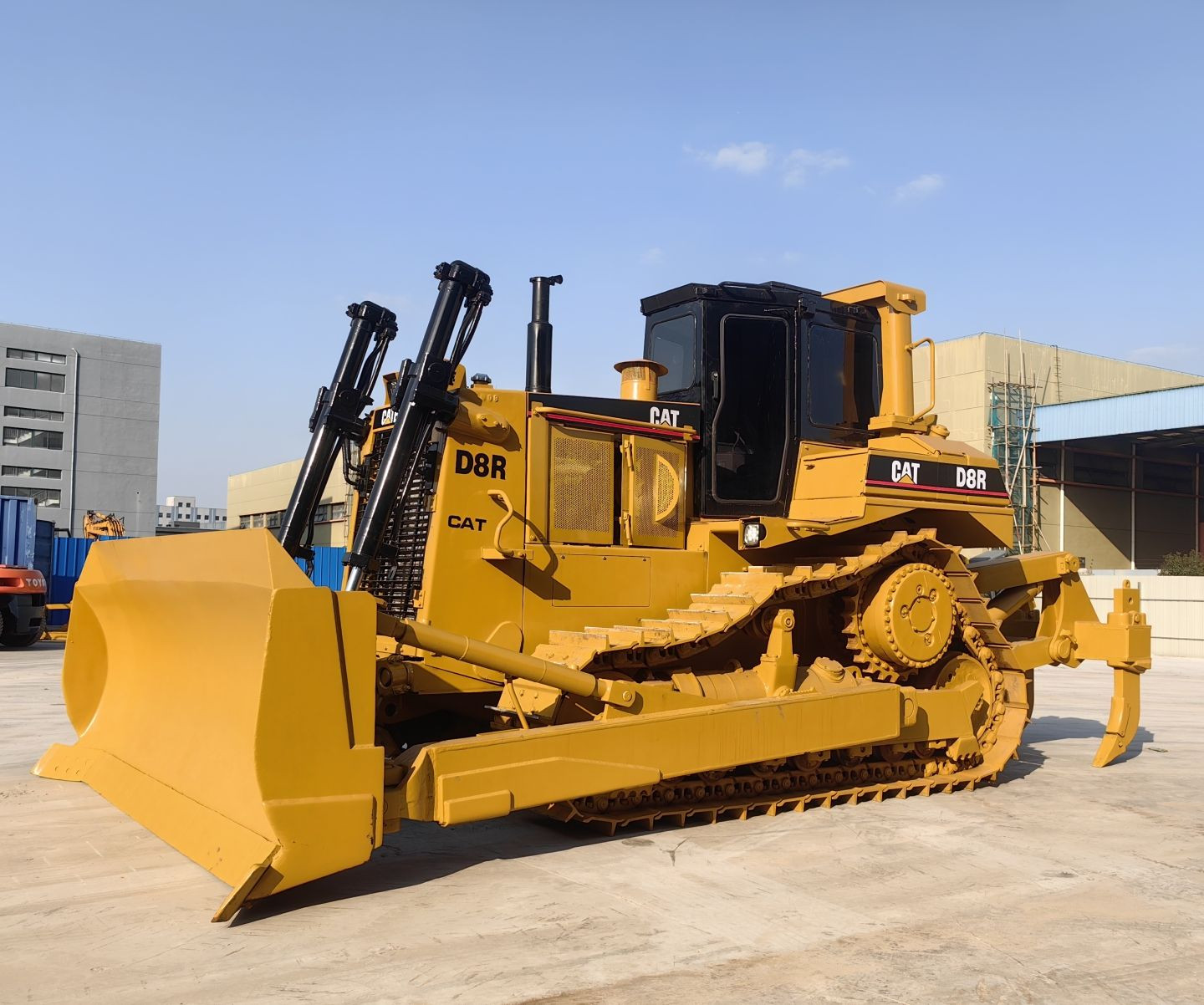 Buy Used Caterpillar D8r Bulldozer from PF Machinery Limited, China ...