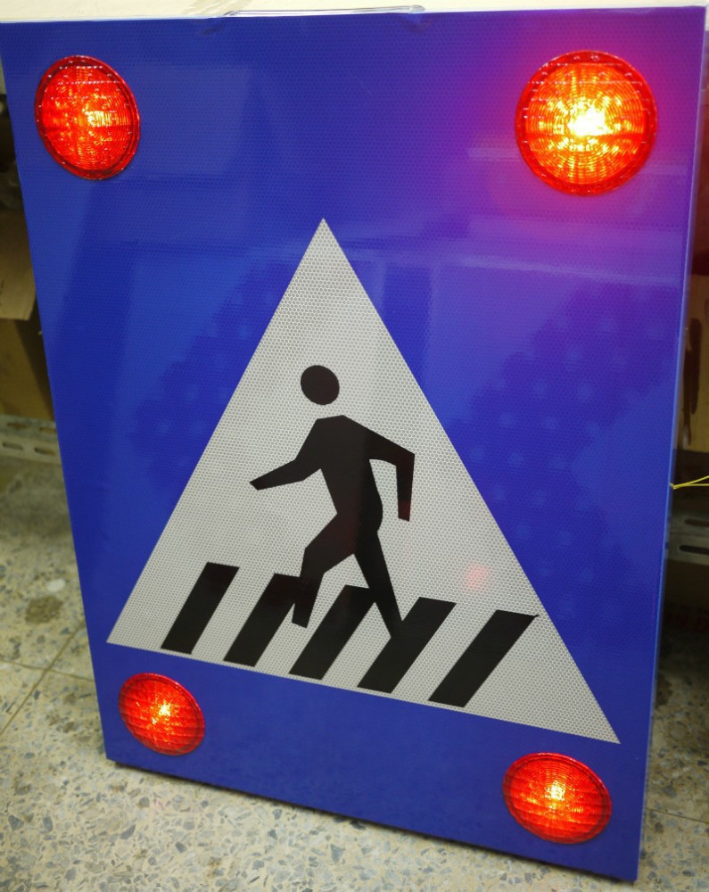 Buy Solar Off Grid Traffic Safety Signs Solar Led Flashing Pedestrian ...