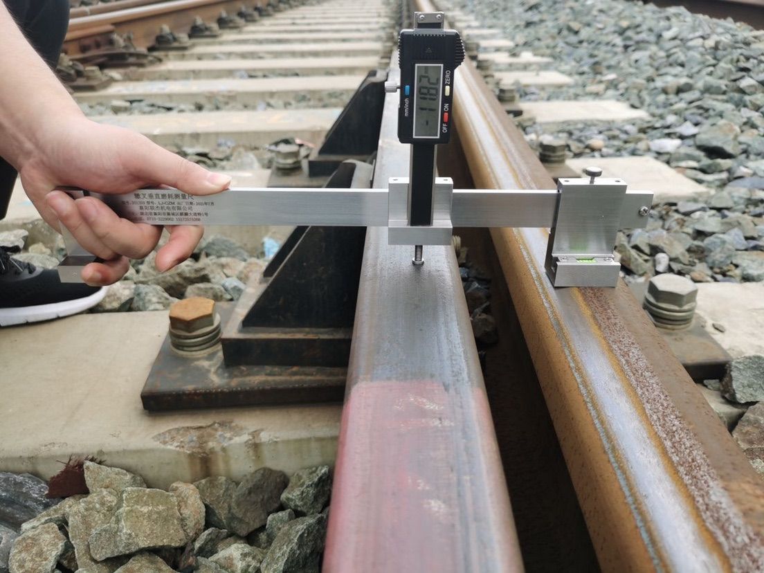 Buy Digital Rail Frog Vertical Wear Measuring Gauge from Xiangyang ...