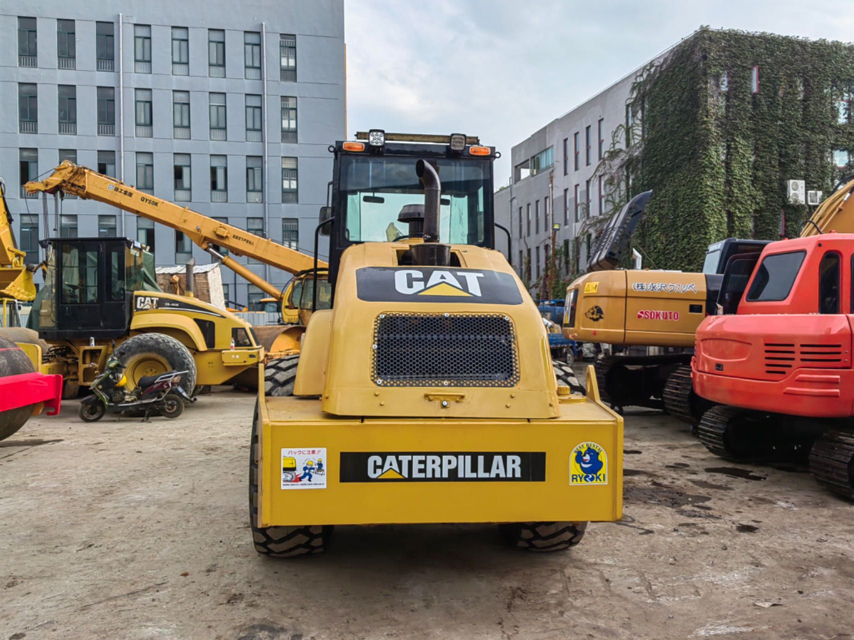 Buy Used Caterpillar Cs683e Cat Road Roller from Shanghai Yuemeng ...
