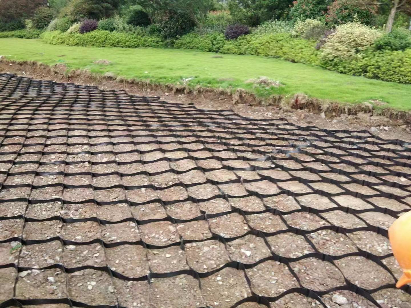 Buy Geocell Roadworks Paving Honeycomb Gravel Grid Smooth Surface For ...