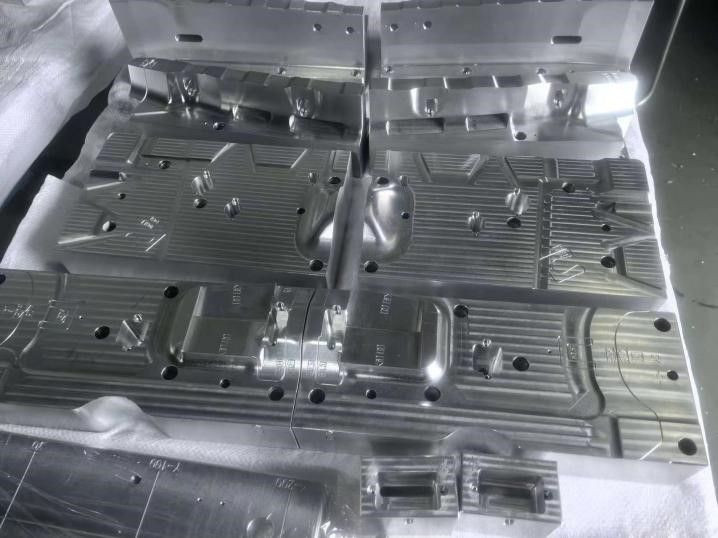 Buy Injection Mold For 3c Electronic Shell Packaging from Qisheng ...