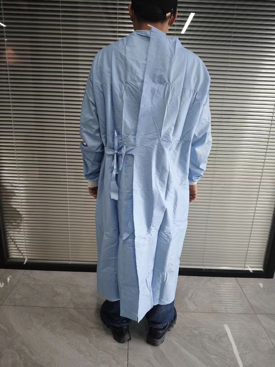 Buy Spunlace Surgical Gown from CCW TaiZhi Medical, China | Tradewheel.com