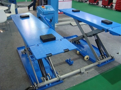 Buy Portable Electrical 3000kg Car Ramp For Cars from Innovator Tech ...