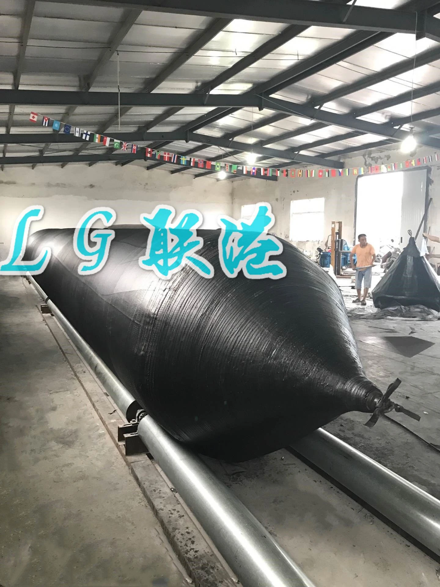 Buy China Rubber Ship Airbags from Qingdao Liangang Rubber Container ...