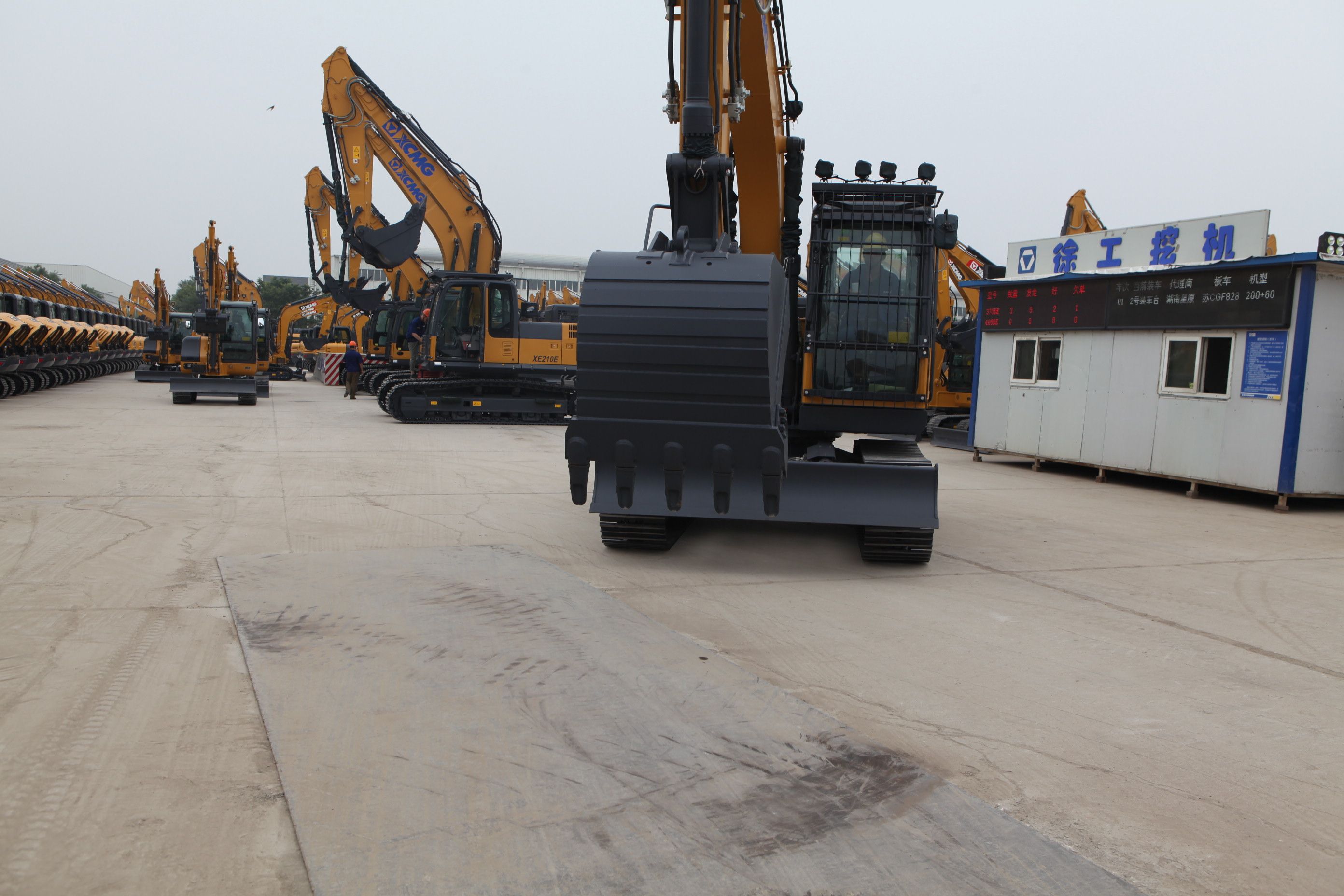 Buy Xcmg Xe150e 15 Ton Crawler Excavators Meets North America Epa Tier ...