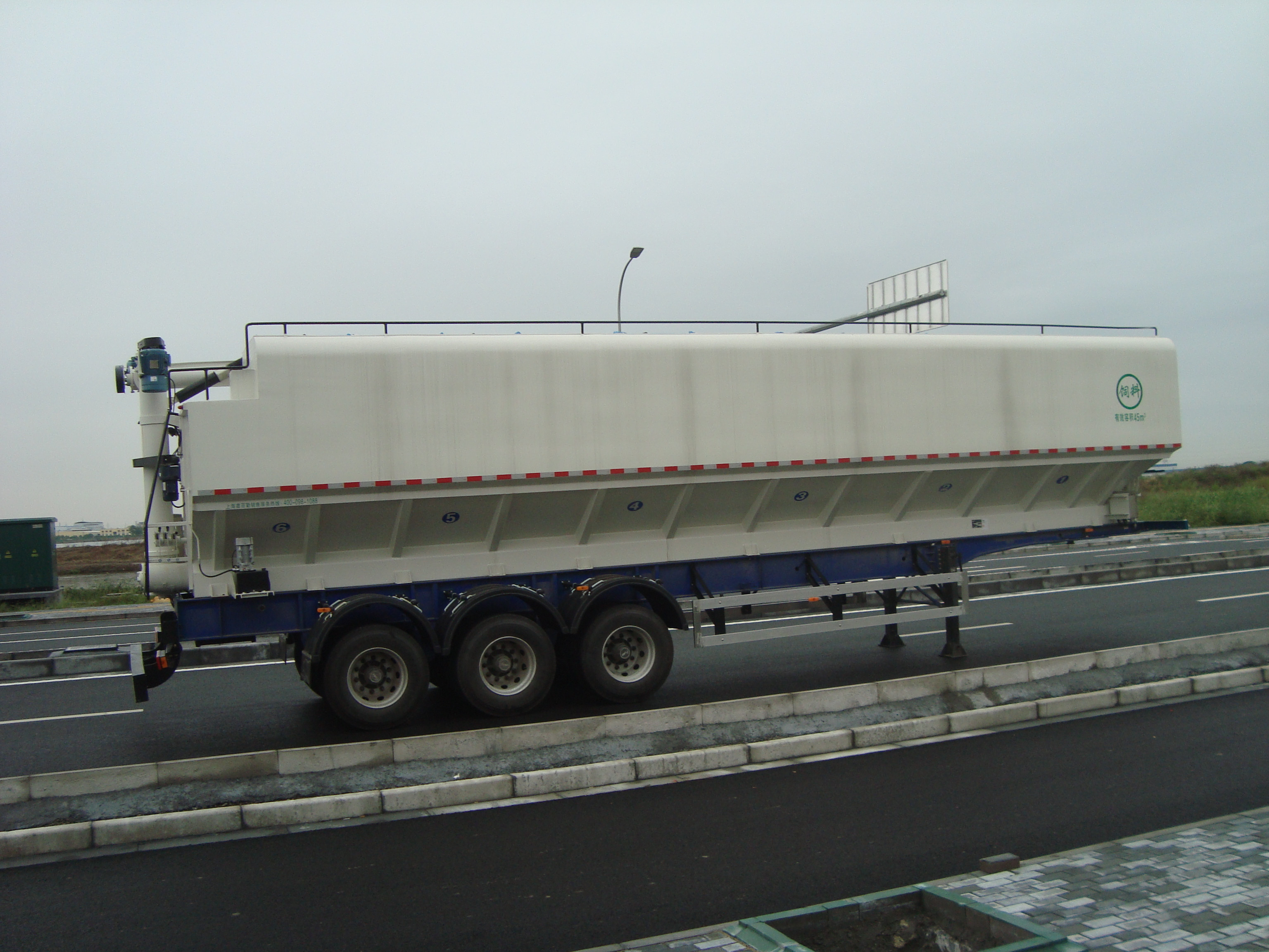 Buy Aluminum Alloy Hydraulic Auger Bulk Feed Trailer Animal Bulk Feed ...