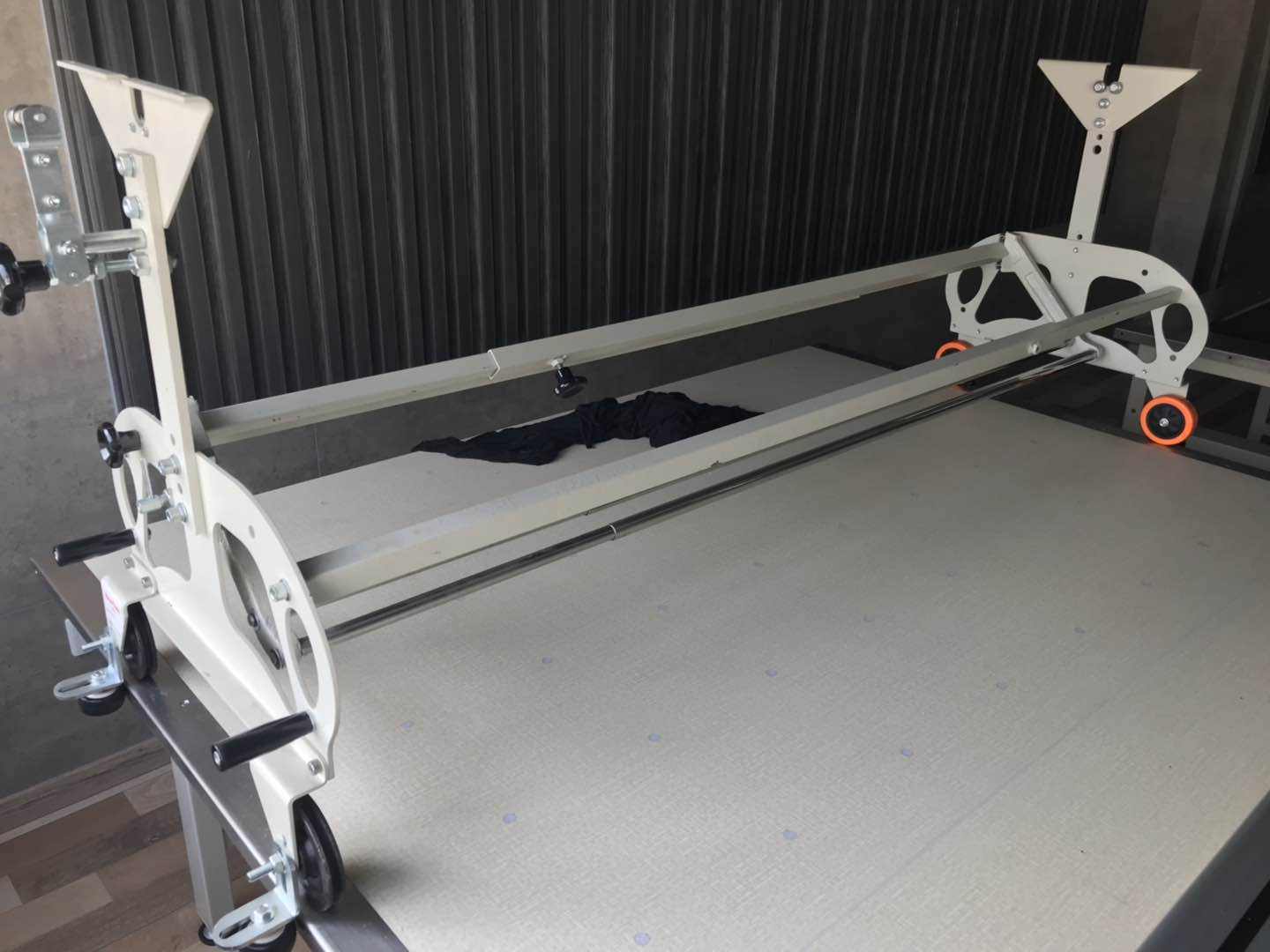 Buy Manual Fabric Spreading Machine from Changshu Yunwen Imp.&Exp ...