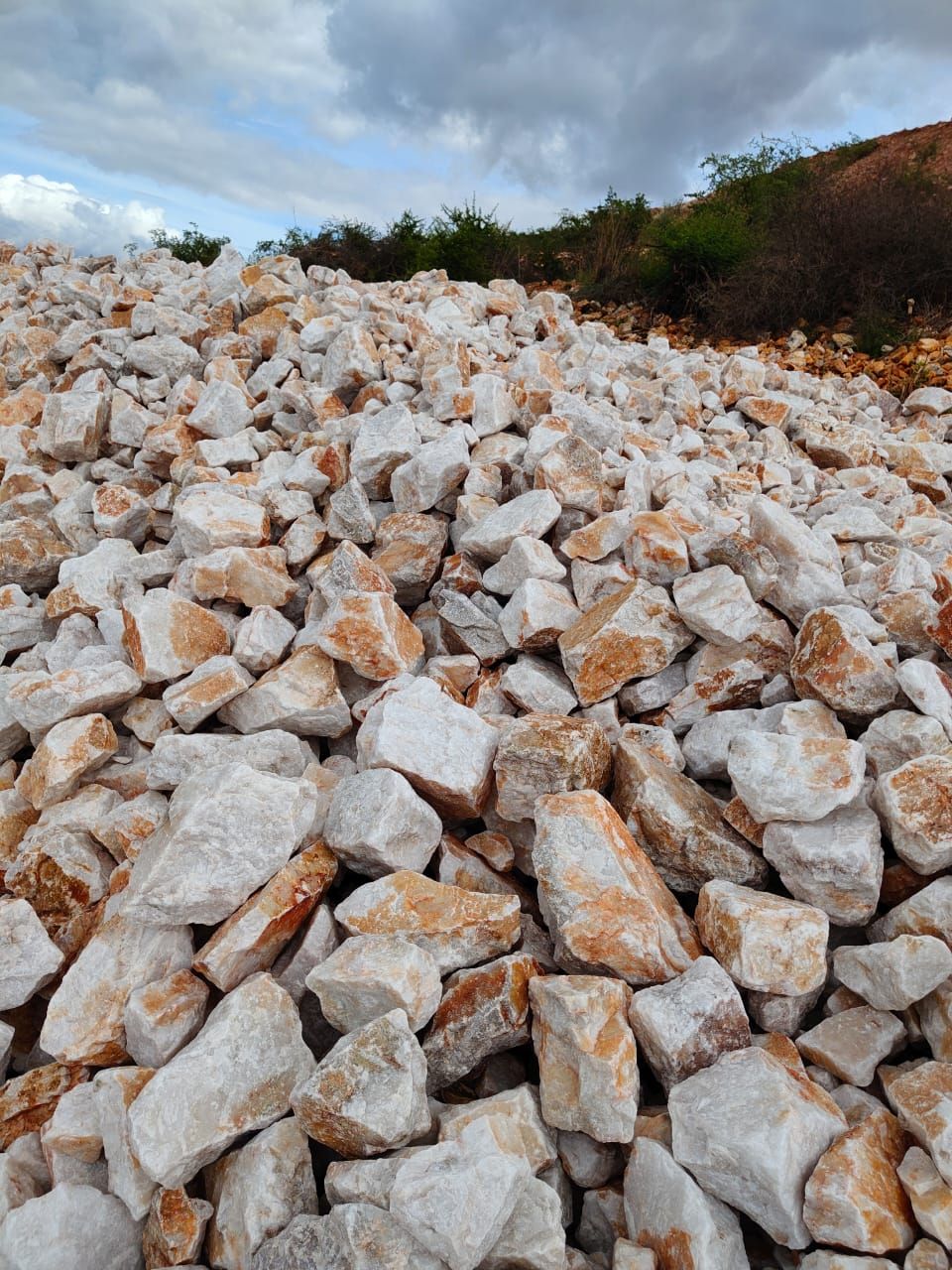 Buy Quartz Lump from SV Infra Quartz, India | Tradewheel.com
