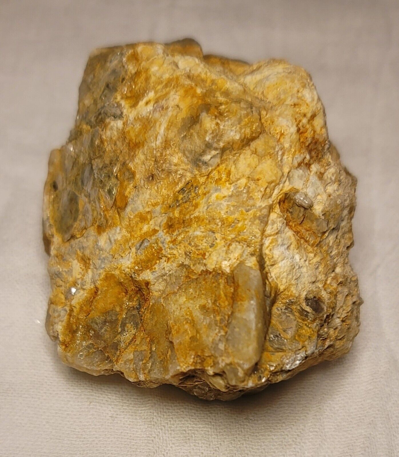 Buy Insulation Vermiculite Panel / Gold Raw Vermiculite Ore / Gold Raw ...