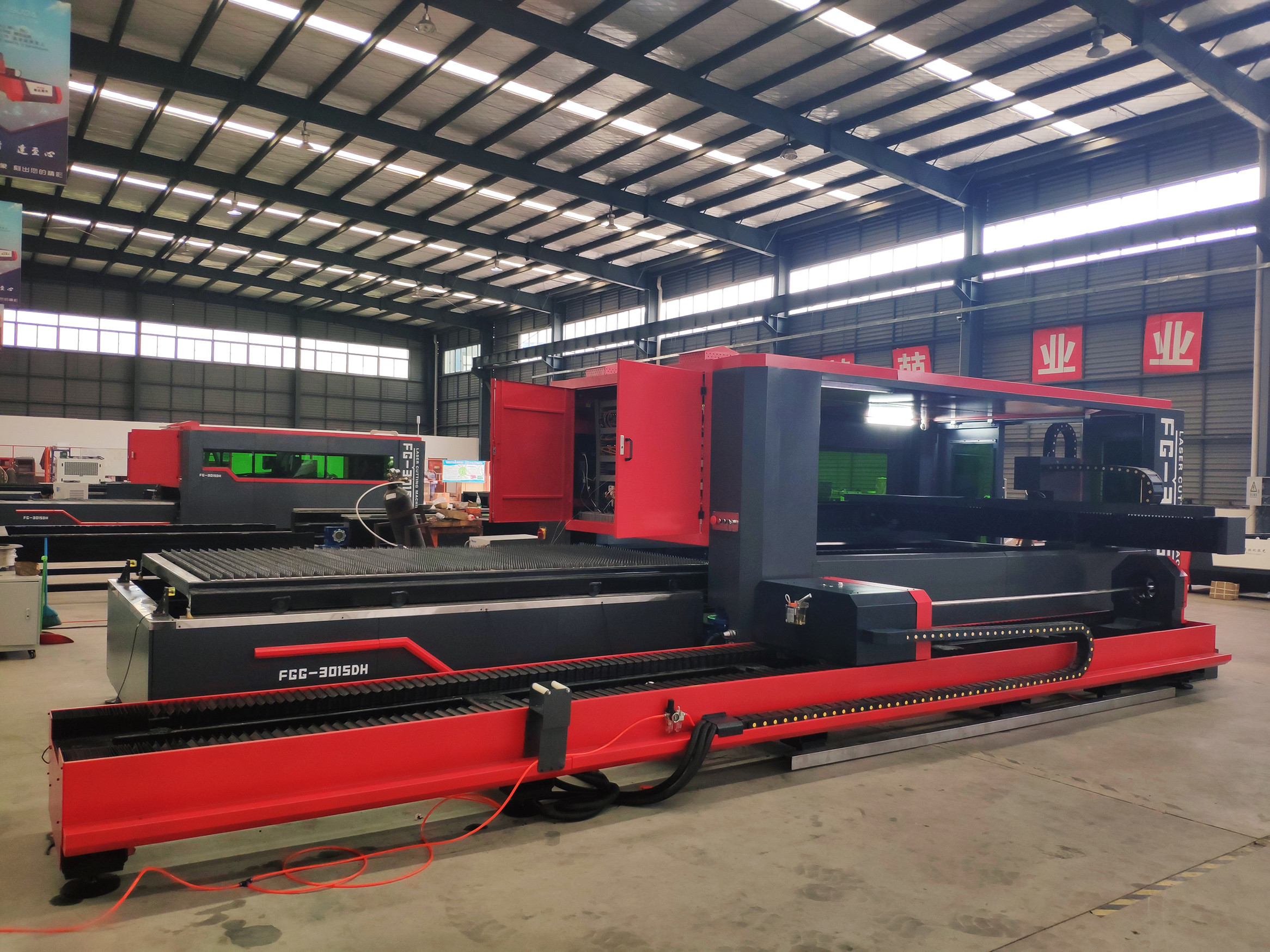 Buy Suda 1.5kw Metal Sheet And Pipe Fiber Laser Cutting Machine For ...