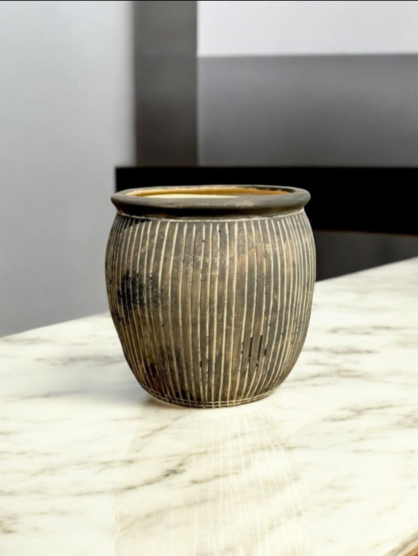 Buy Golden Echo Vase from Haritage Hands, India | Tradewheel.com