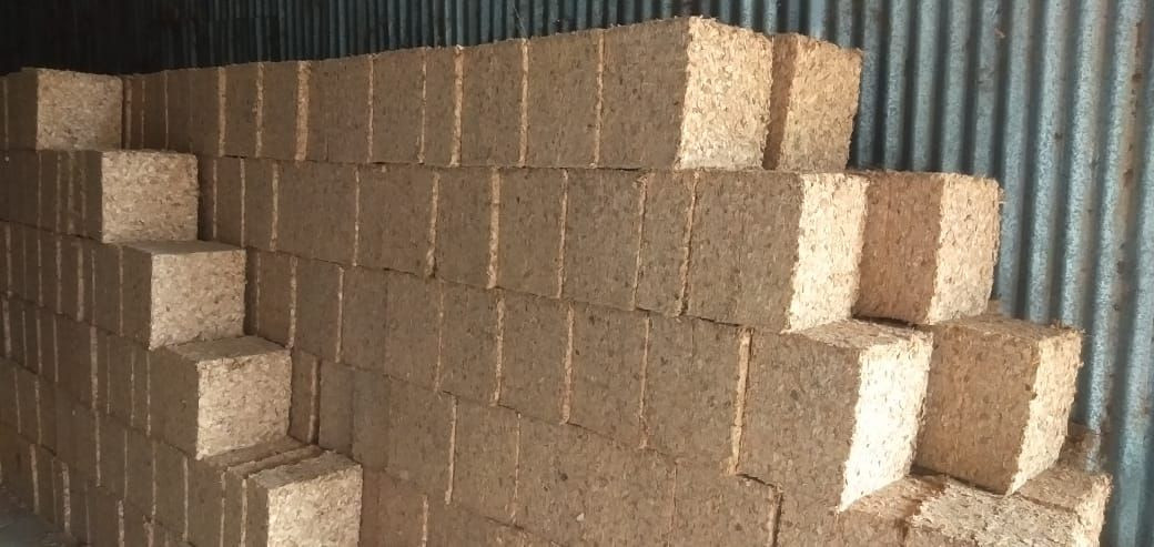 Buy Low Ec Coco Peat Blocks from cocooncoir, India | Tradewheel.com