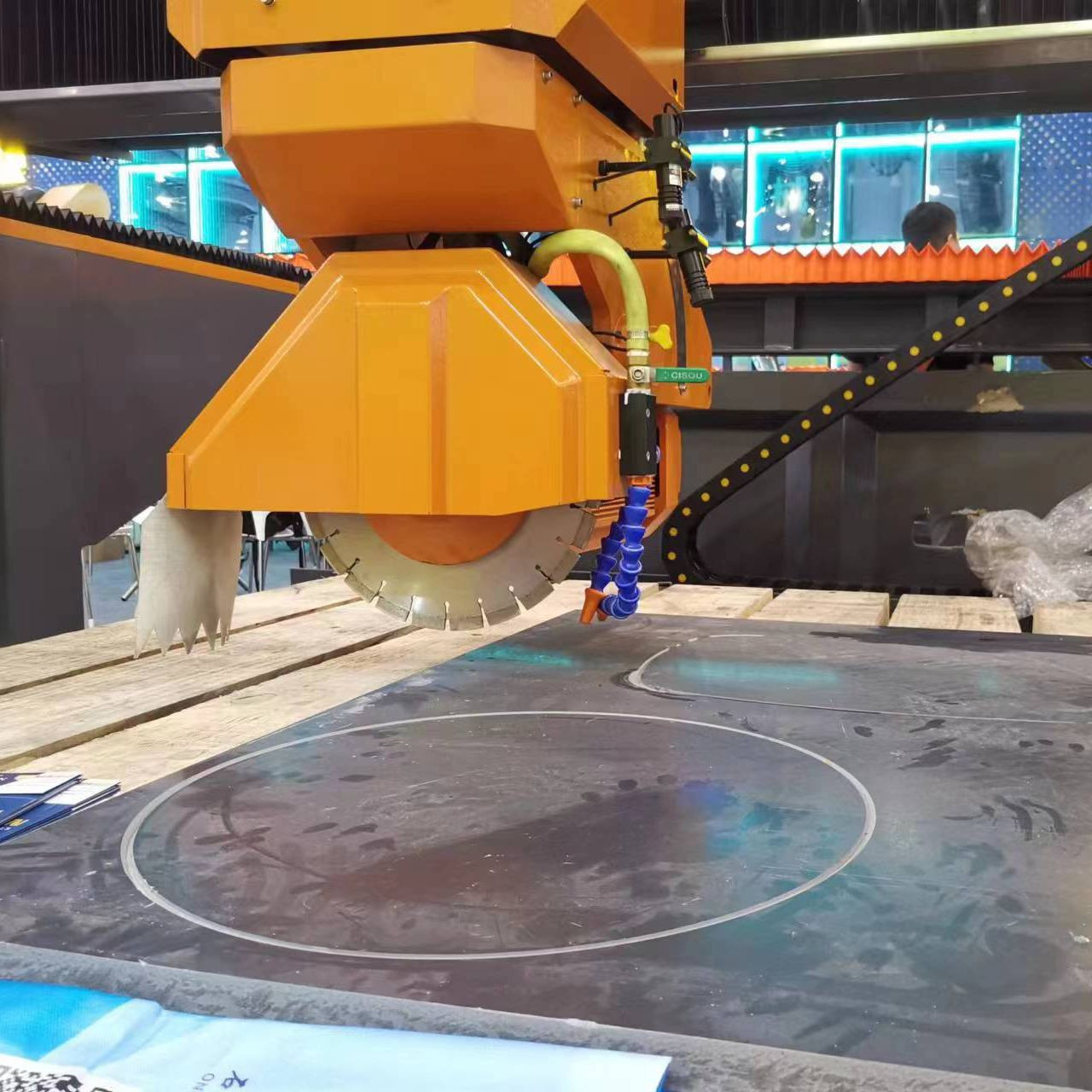 Buy Automatic Cnc Bridge Saw Machine For Granite from Quanzhou Dafon ...