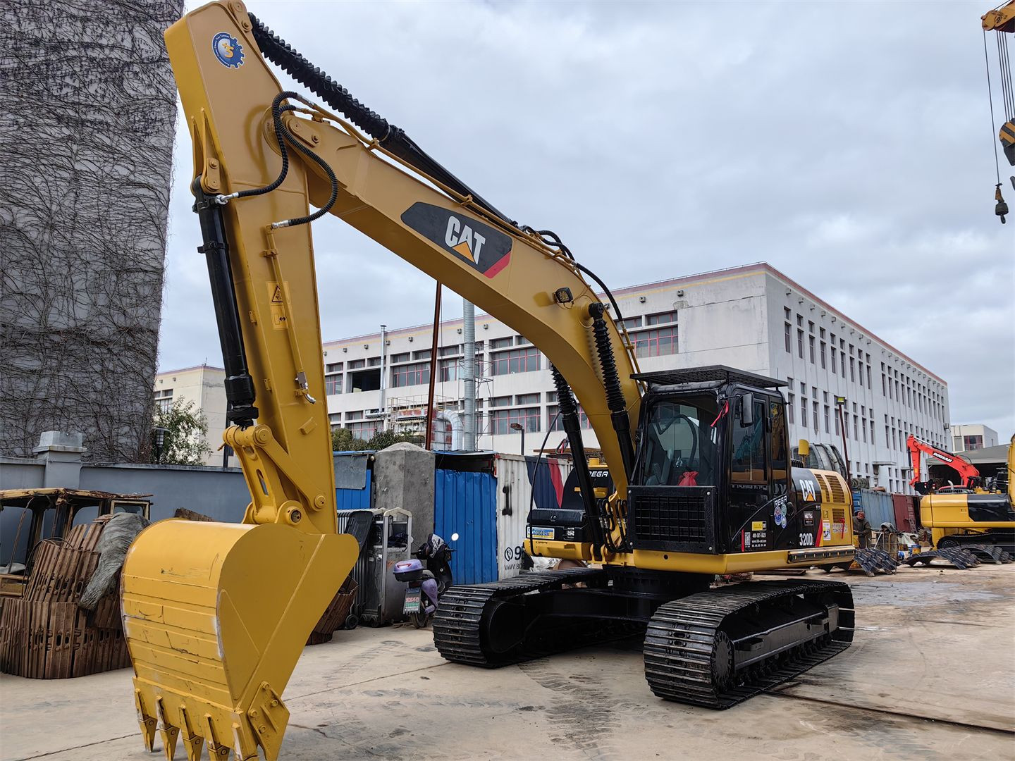 Buy Cat 320 Used Excavator Caterpillar 320d2 For Sale from PF Machinery ...