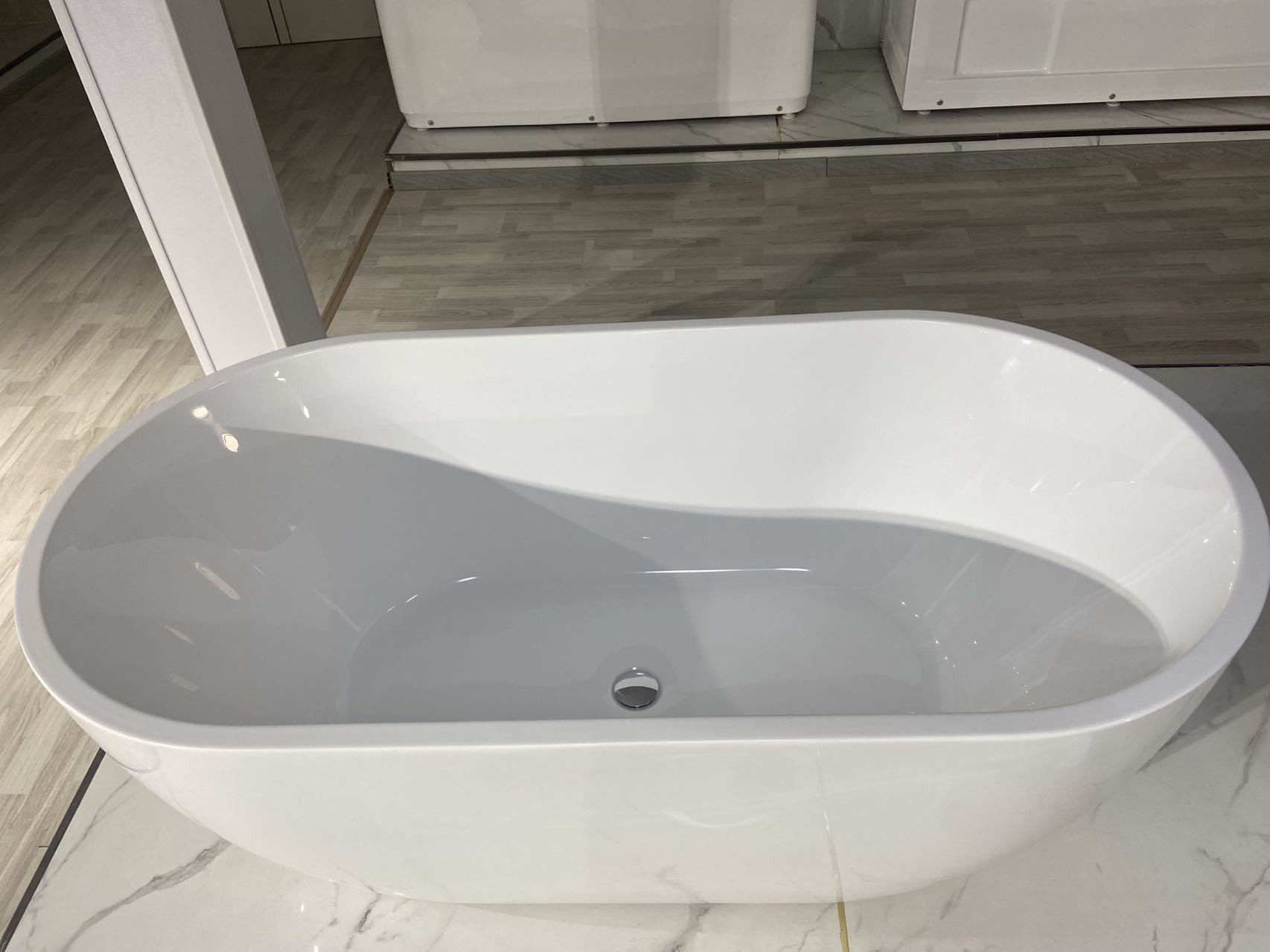Buy Large Bathroom Tub Freestanding Deep Soaking Bathtub With Center ...