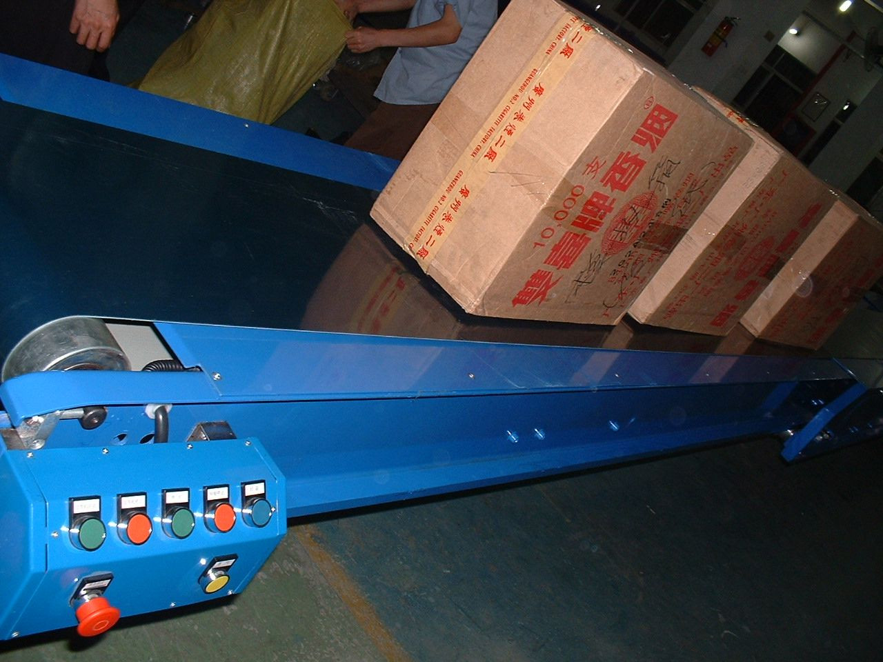 Buy Loading And Unloading Equipment Of Telescopic Belt Conveyor from ...