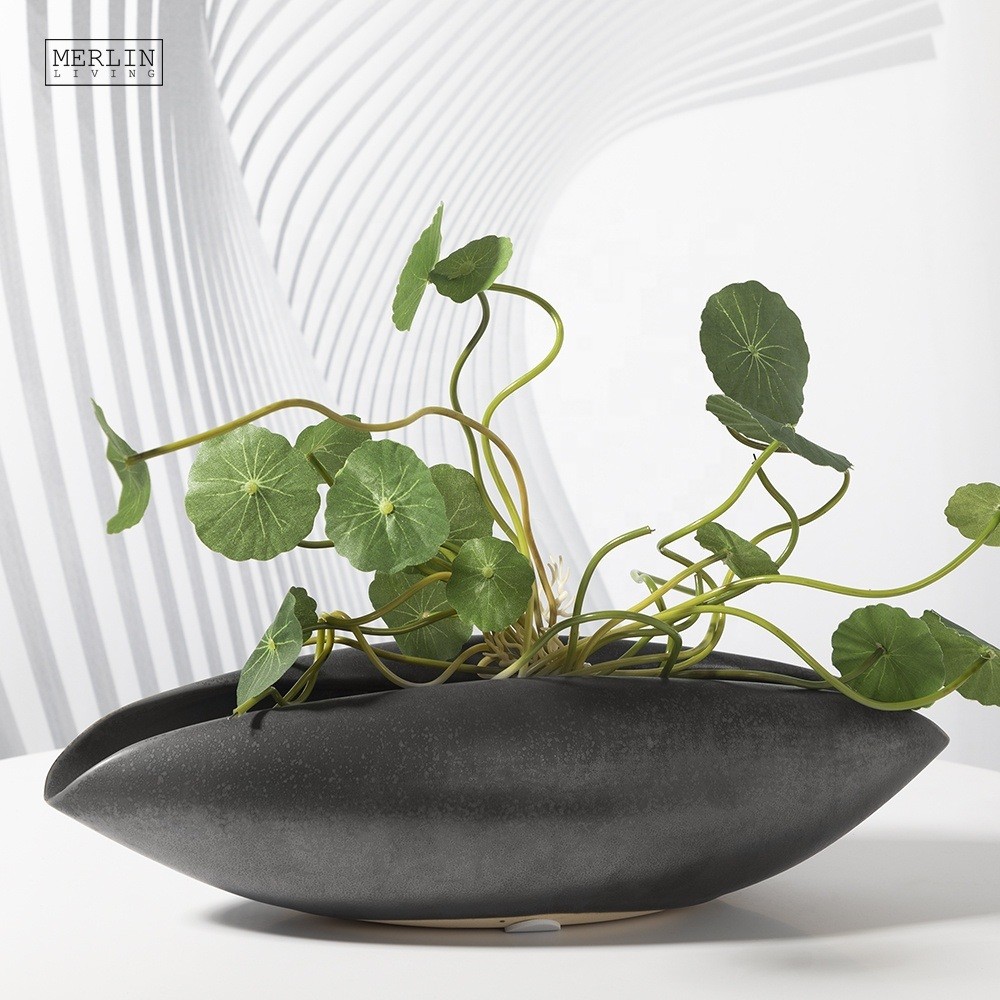 Buy Unique Short Black Table Vase Modern Decorative Metal Flower Vase ...