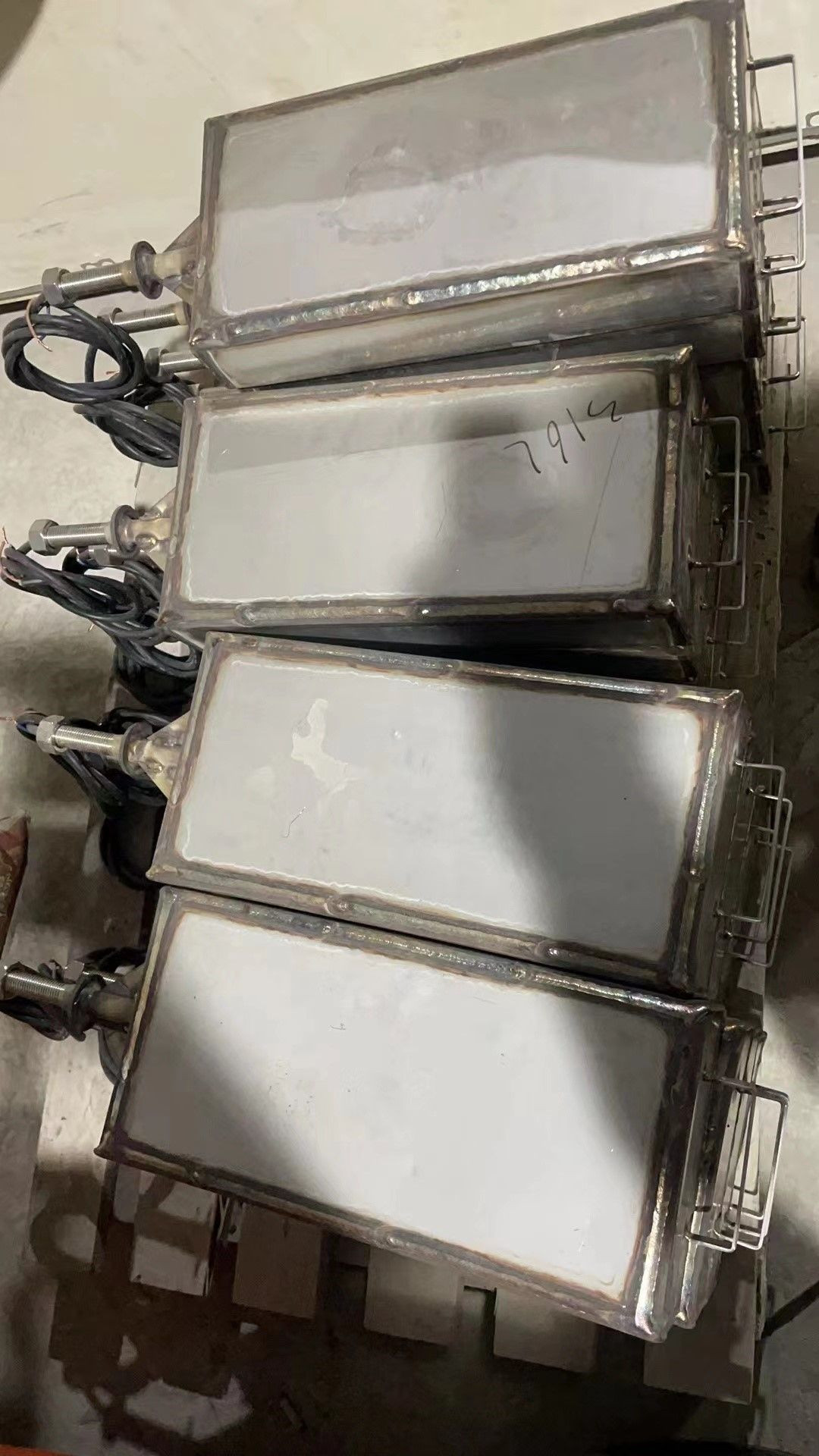 Buy Ultrasonic Vibrating Box from Tongling Daxun Electromechanical ...