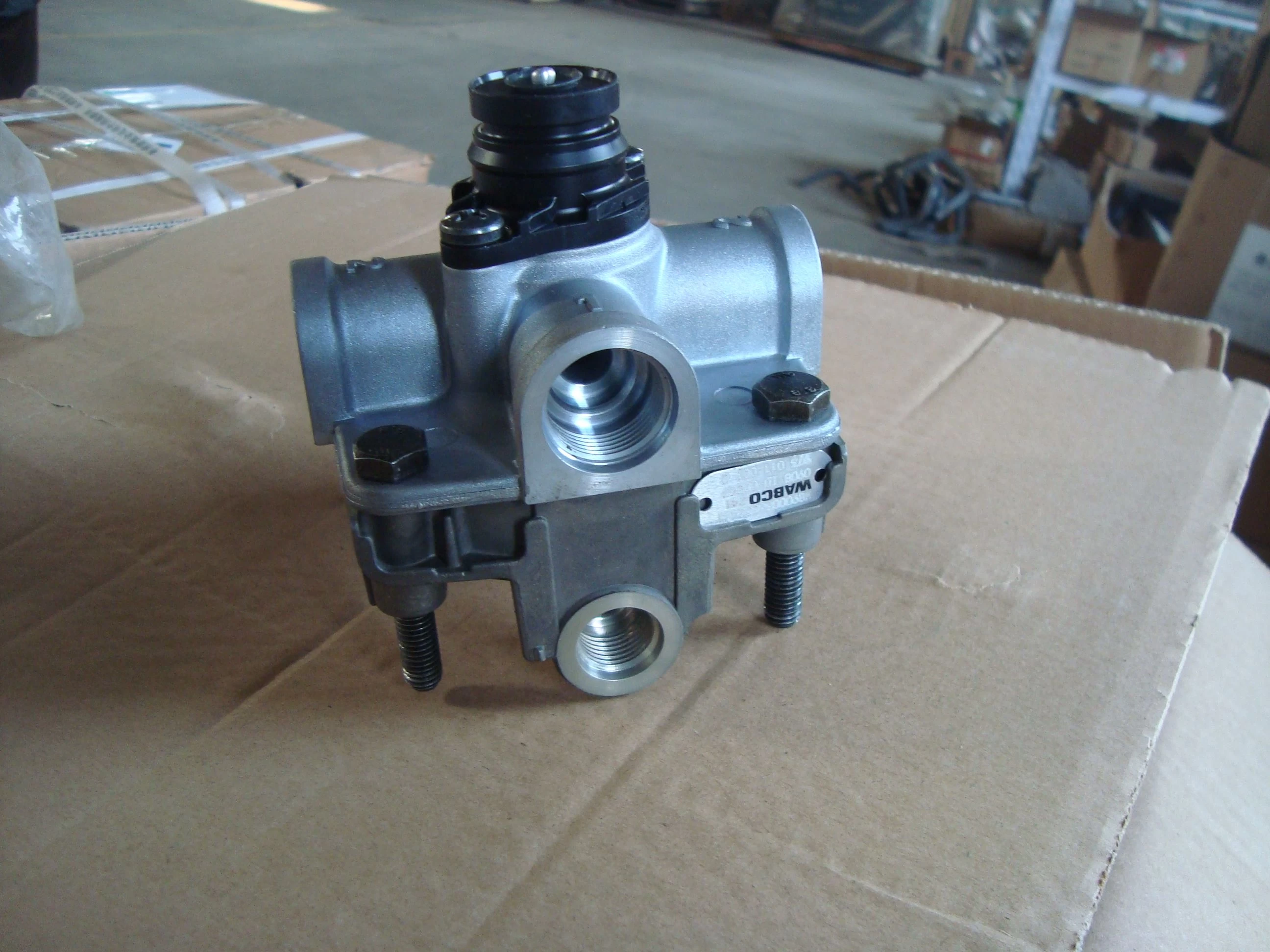 Buy Relay Valve For Trucks from Jinan Liuxing International Trading Co ...