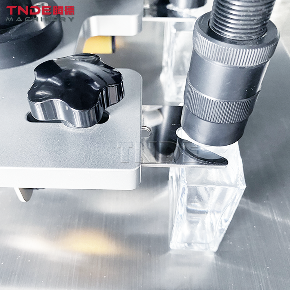 Buy Four-head Liquid Automatic Sensor Vacuum Filling Machine For ...