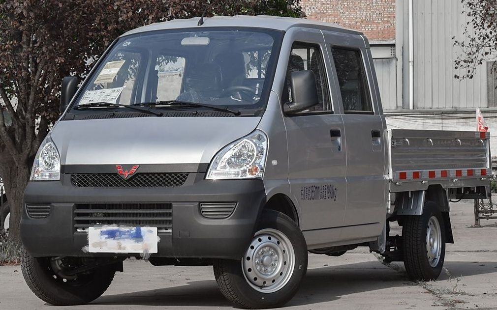 Buy Used Wuling 1.5l Mini Truck, The "divine Car" Of China, Is Selling ...