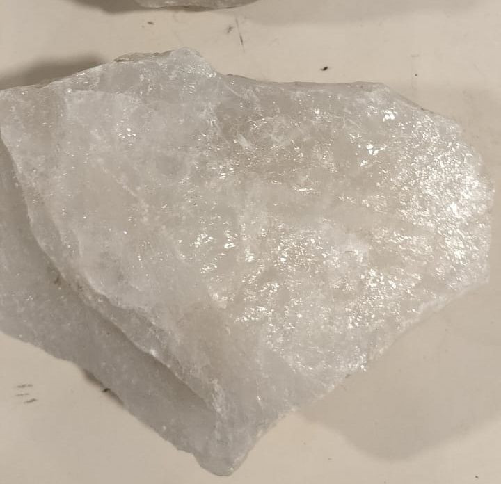 Buy White Quartz Lumps For Semi Conductor Manufacturing - A Grade from ...
