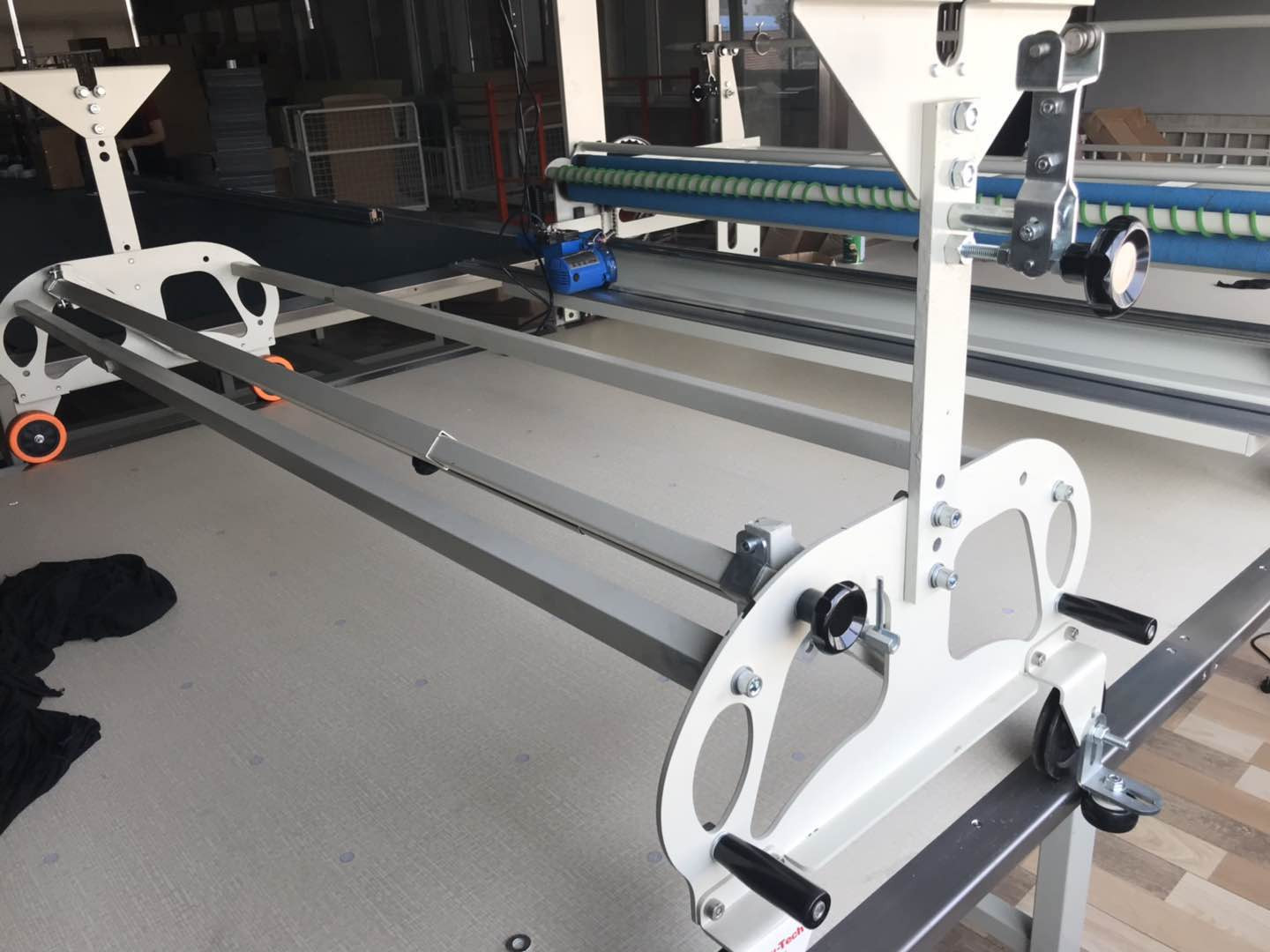 Buy Manual Fabric Spreading Machine from Changshu Yunwen Imp.&Exp ...