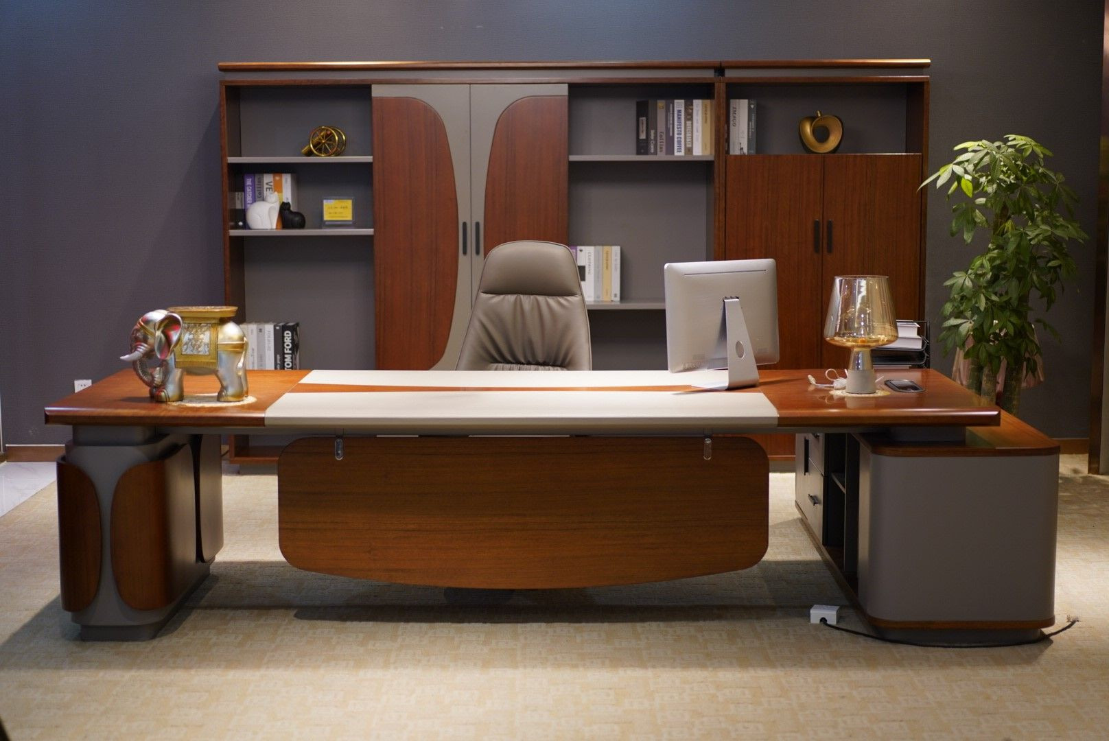 Buy President's Desk 01a-3001 from Guangzhou Huayou Furniture Co., Ltd ...