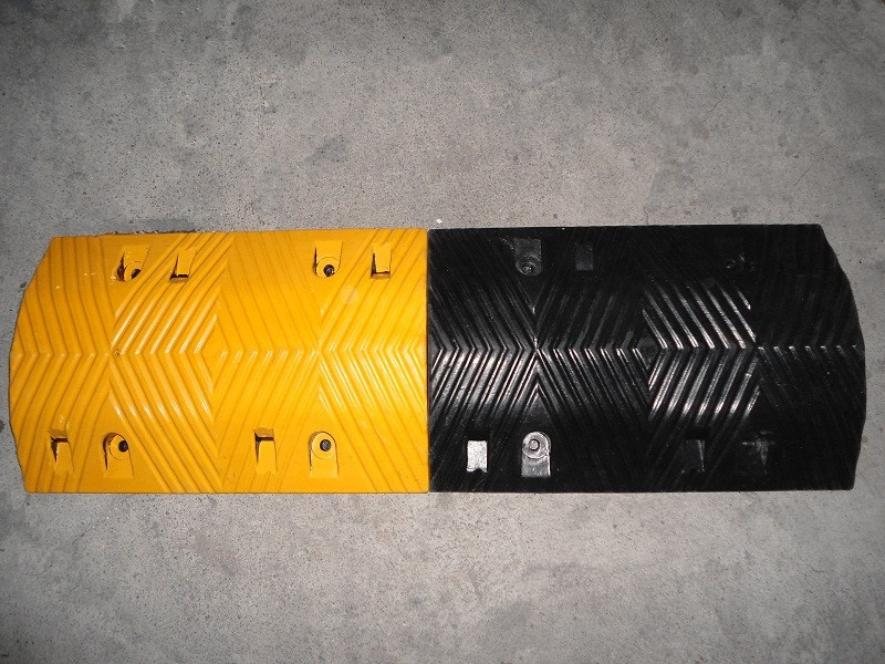 Buy 1000*350*50mm Yellow Black Rubber Road Speed Bump from Zhejiang ...
