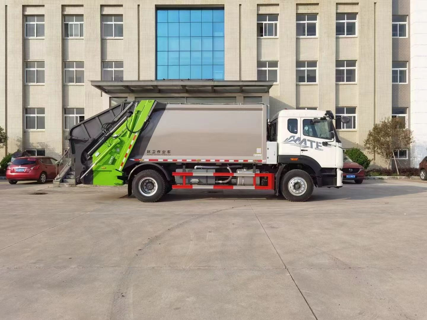 Buy 18m3 Howo Garbage Truck Garbage Compacted Truck 5100mm 240hp from ...