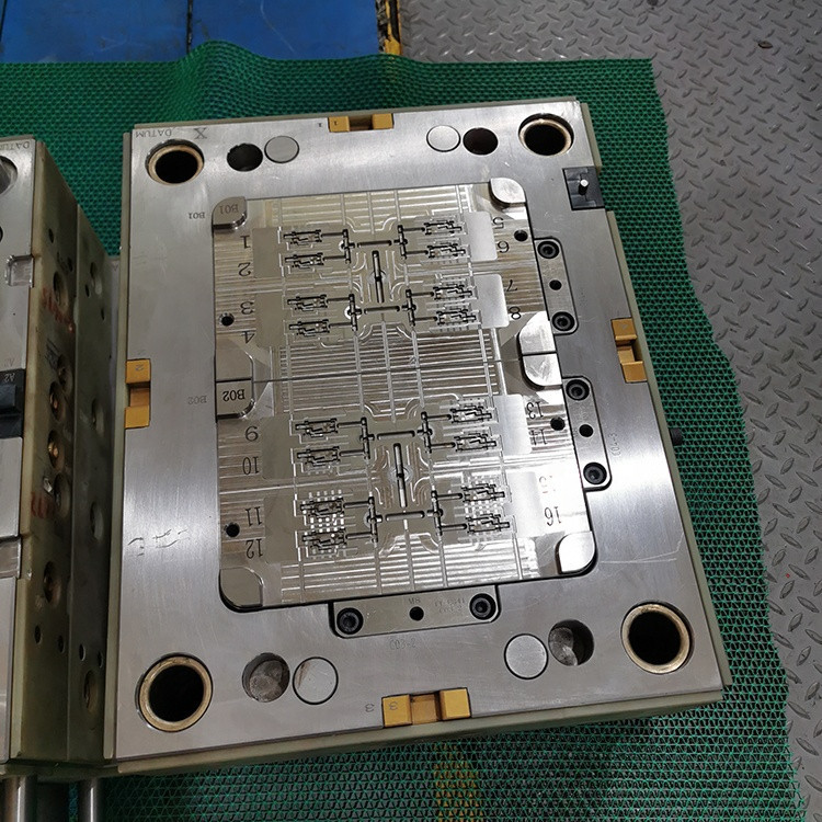 Buy Precision Mould Pps Part Fuse Indicator Base Multi Cavity Plastic ...