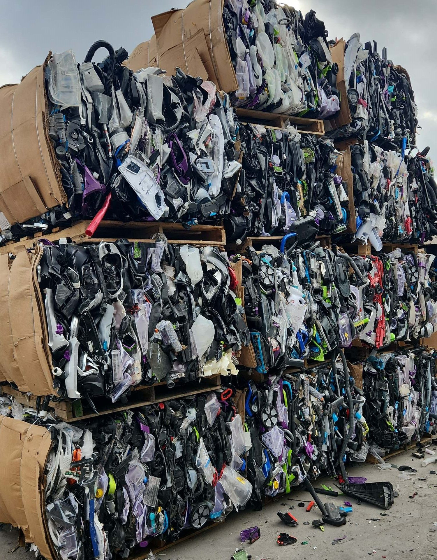 Buy Weee Plastic from Cruz Plastic Global S.L, Spain | Tradewheel.com